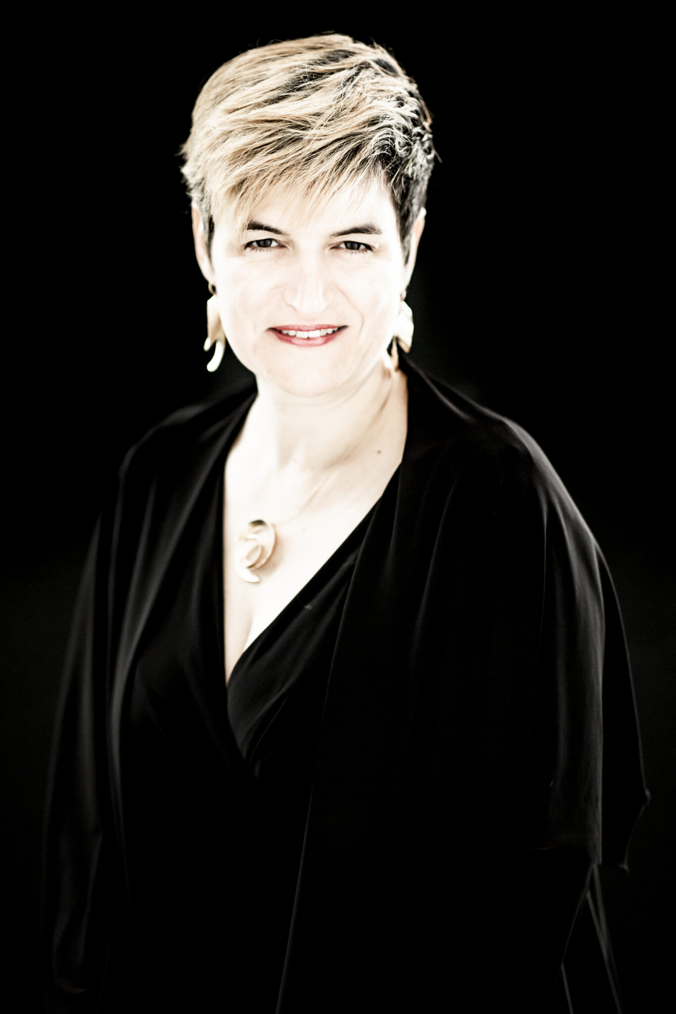 Photos and CV – Monika Mauch