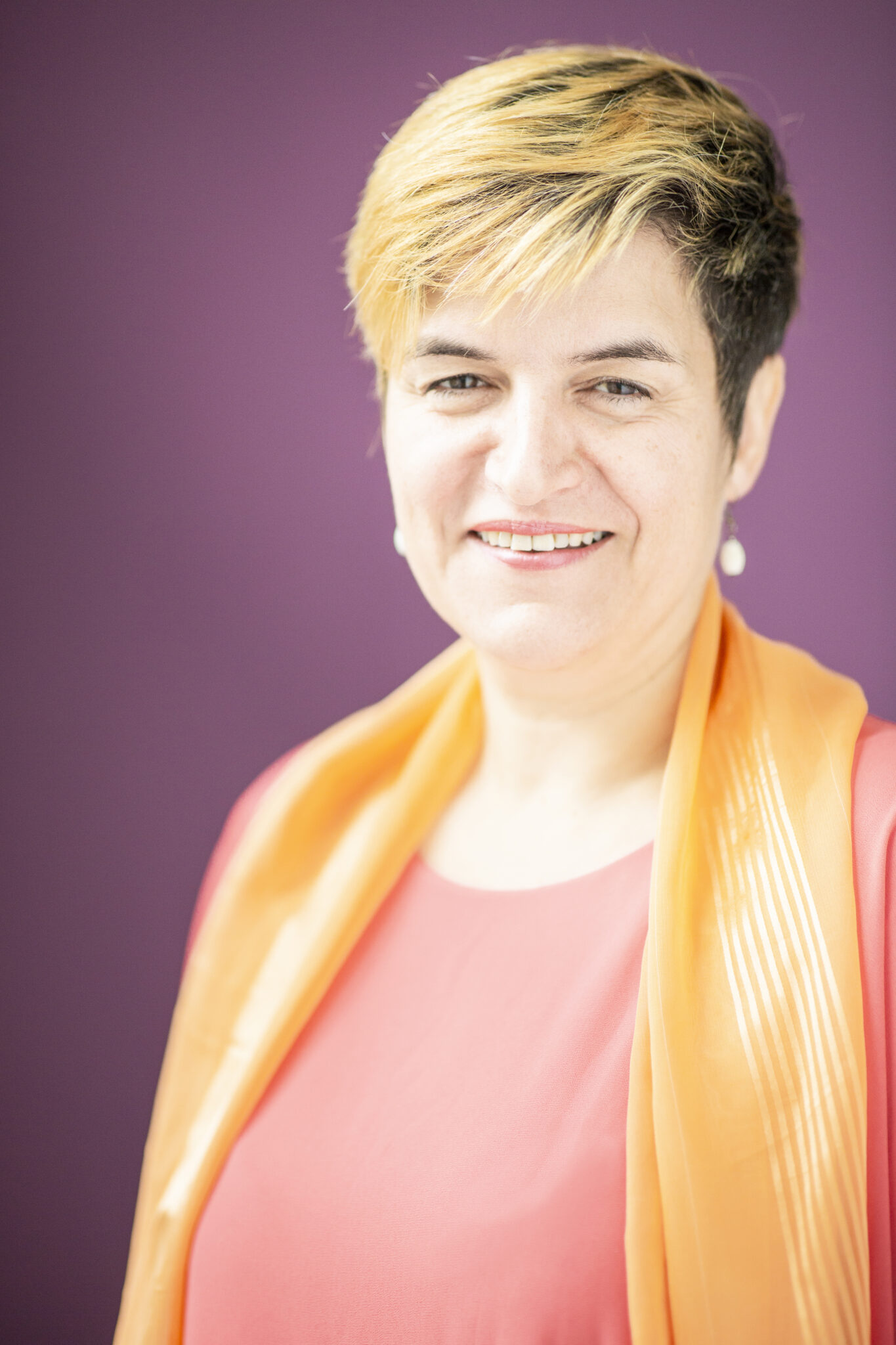 Photos and CV – Monika Mauch