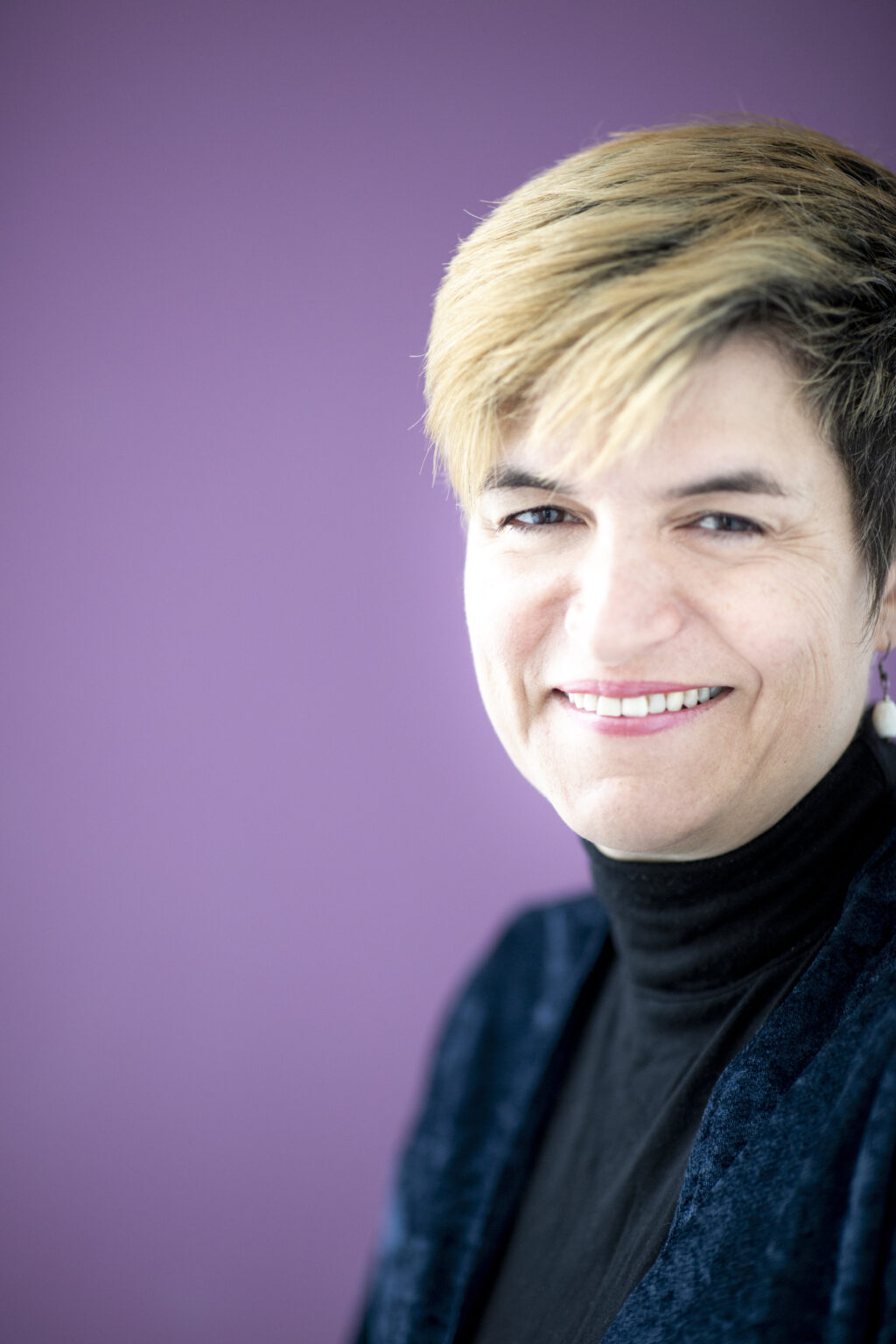 Photos and CV – Monika Mauch